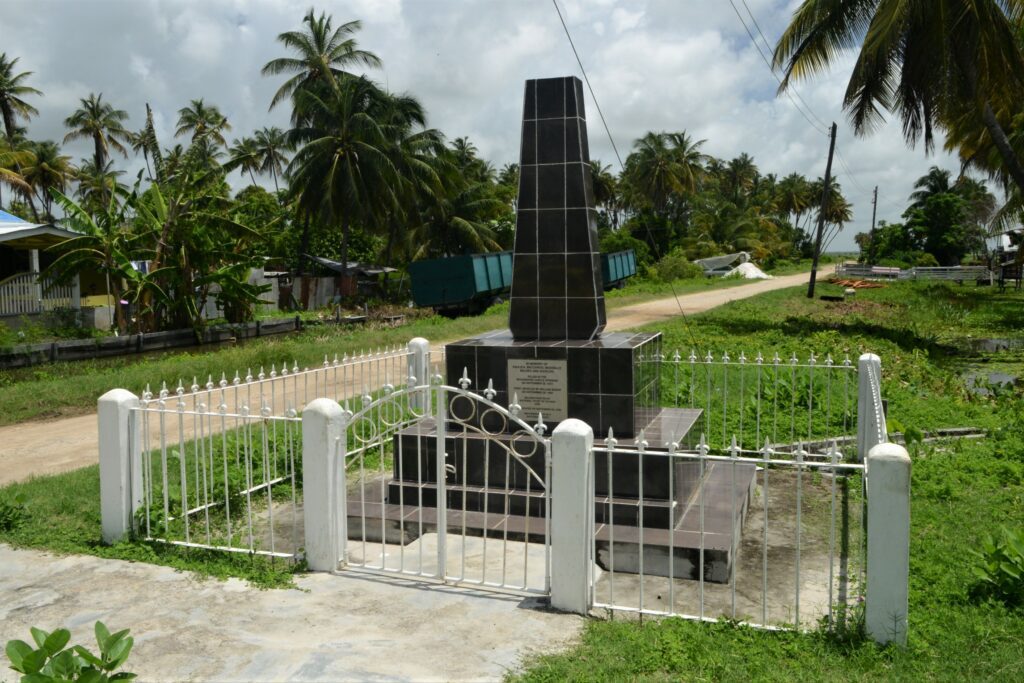 Devonshire Castle Monument – National Trust