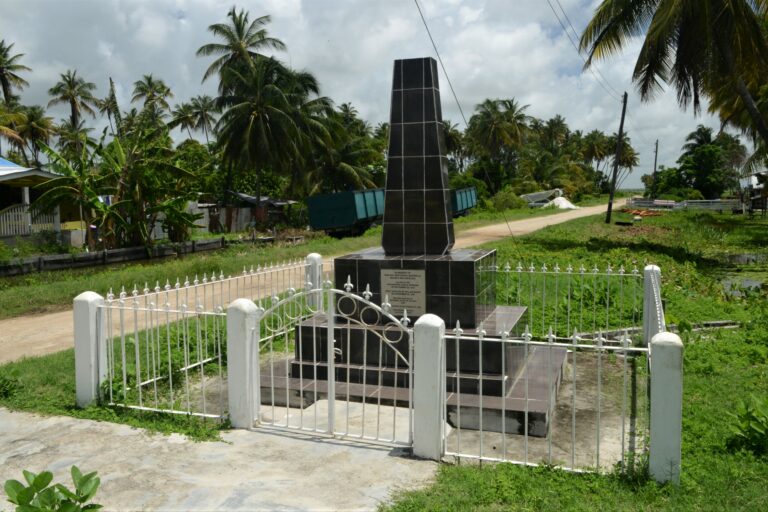 Devonshire Castle Monument – National Trust