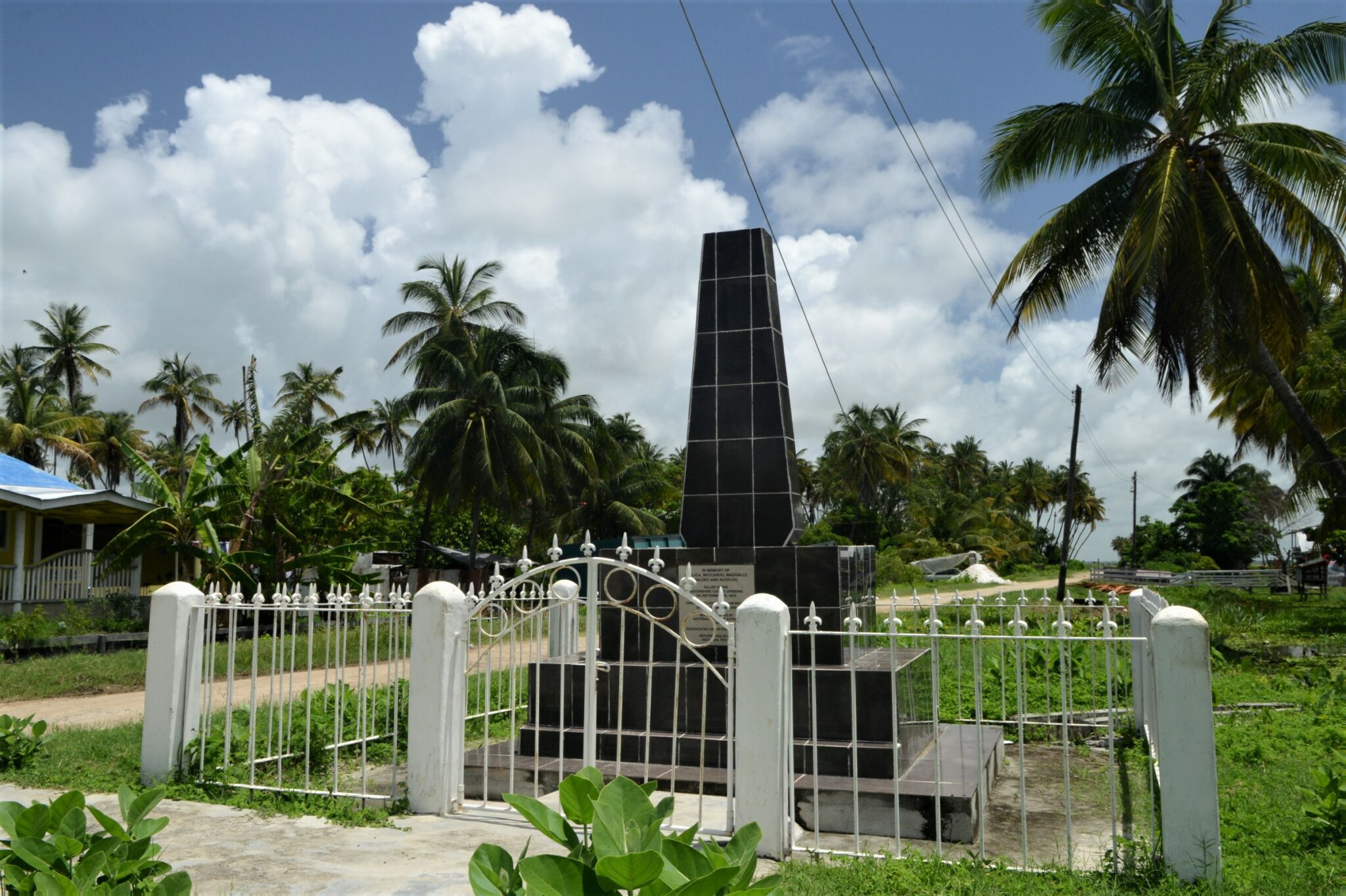 Devonshire Castle Monument – National Trust