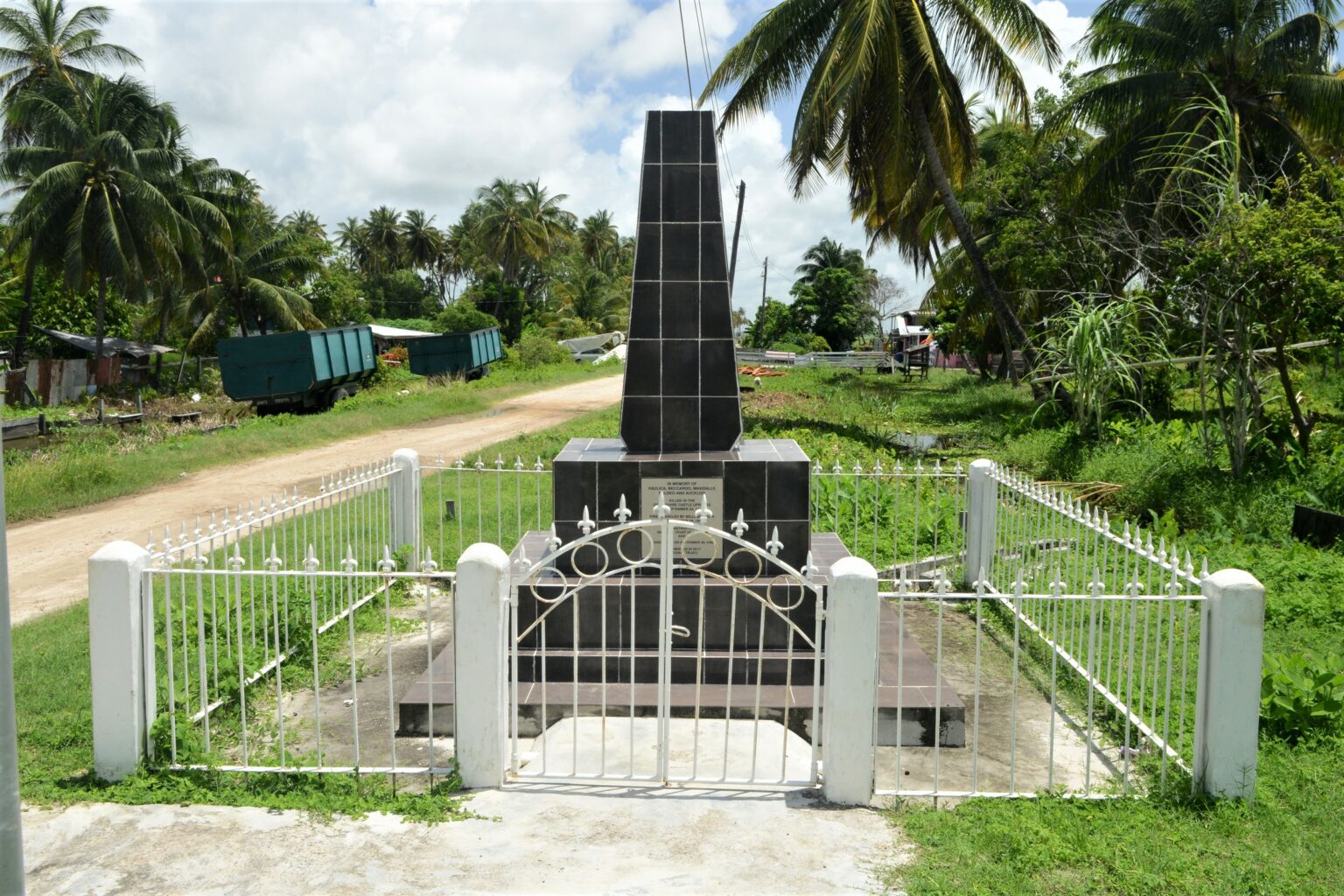 Devonshire Castle Monument – National Trust