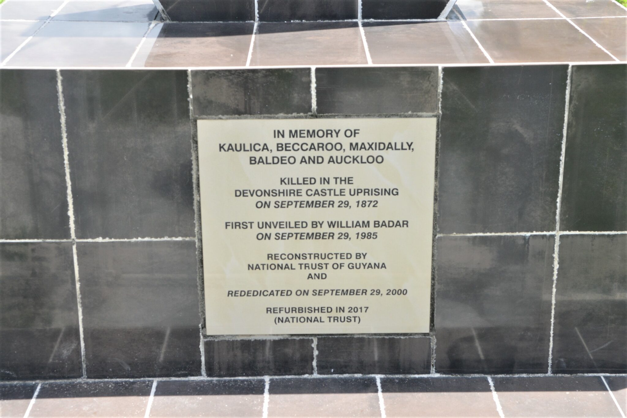 Devonshire Castle Monument – National Trust